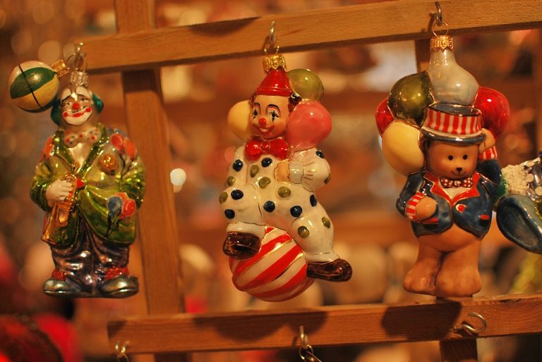 Jak powstaje bombka? Wizyta w fabryce Silverado | Skomplikowane