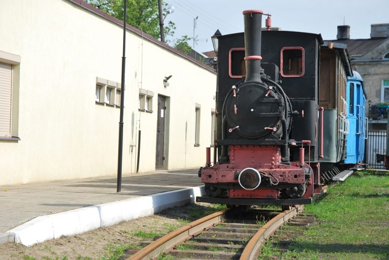 Muzeum Kolei Wąskotorowej w Sochaczewie - wybierz się w podróż pociągiem retro! | Skomplikowane