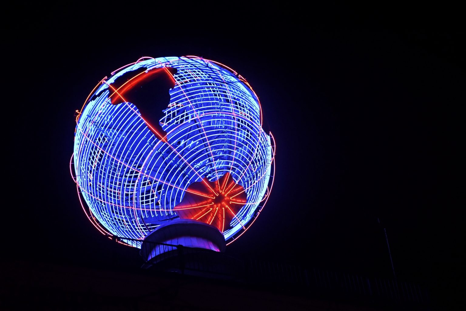 Neony w Warszawie potrafią zachwycić! Zobacz te, które mnie urzekły ...