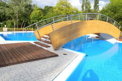 Najlepsze baseny w Warszawie - gdzie popływać ze starszym dzieckiem ...