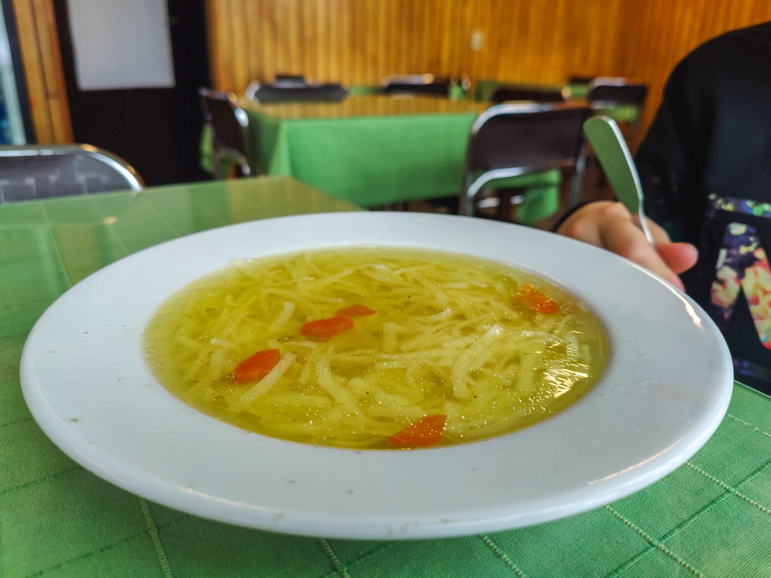 Gdzie na tanie i dobre jedzenie w Warszawie? Odwiedzamy najlepsze bary ...